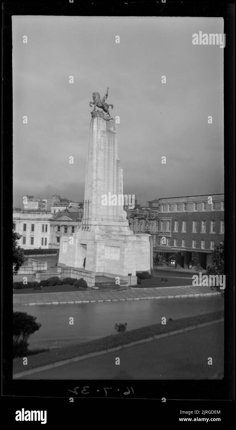 Wellington city cenotaph Black and White Stock Photos & Images - Alamy