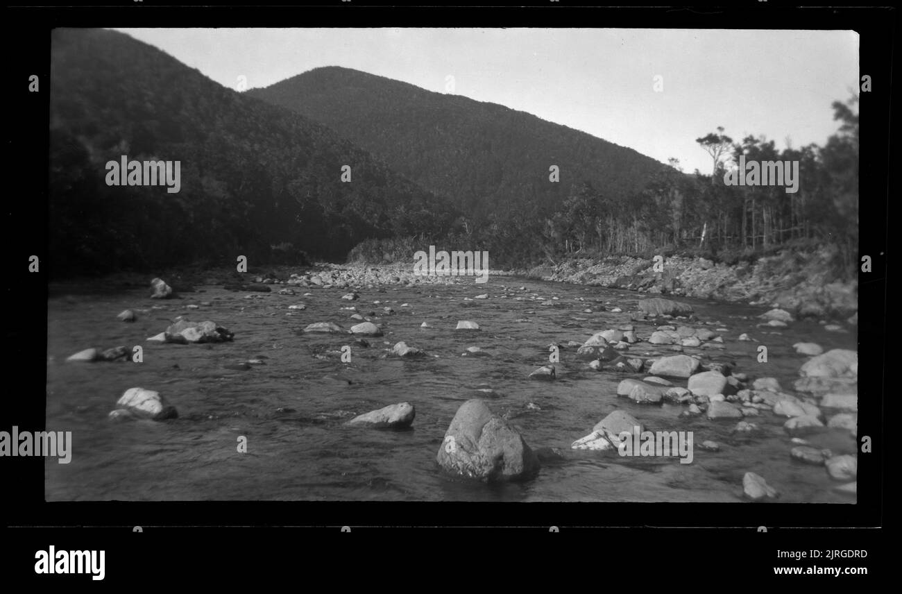 Tararua range pakuratahi range gorge hi-res stock photography and ...