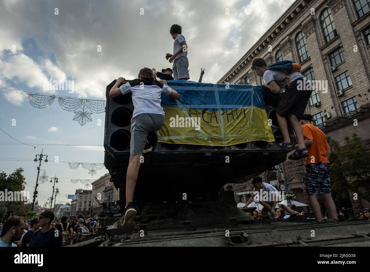 Multi rocket launch system vehicle hi-res stock photography and images ...