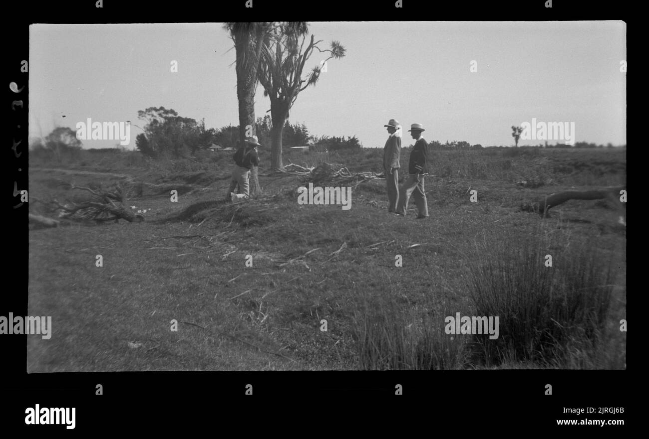 Pokapoka - an old native grave on the bank of Manawatu River at ...