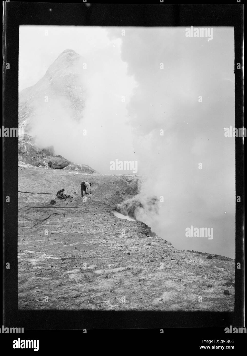 Tectonic plate volcanic mountain hi-res stock photography and images ...