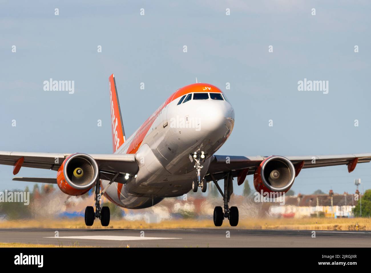 easyJet Airbus A320 airliner jet plane OE-IJV taking off from London ...