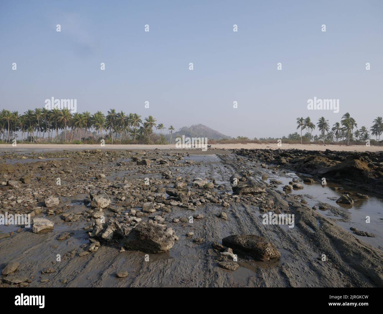 A seashore with lots of rocks Stock Photo - Alamy