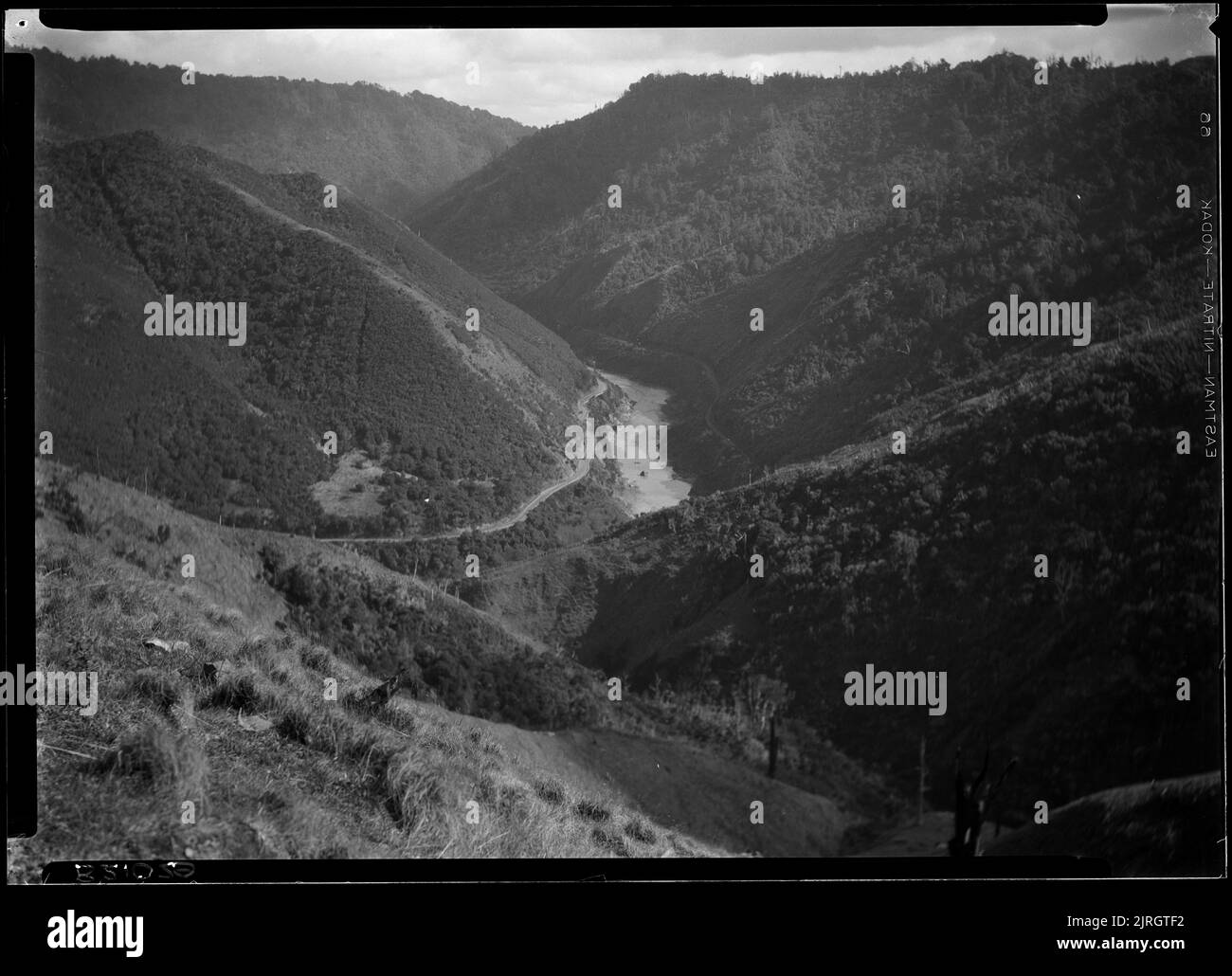 Manawatu gorge and northern tararua range hi-res stock photography and ...