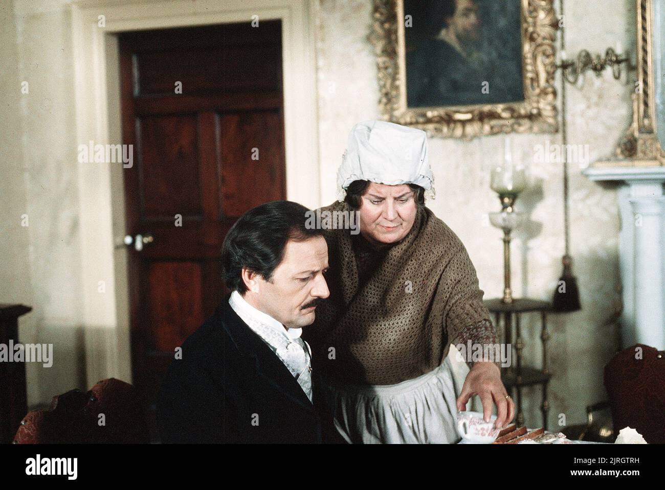 PETER BOWLES, ANNA MANAHAN, THE IRISH R.M, 1984 Stock Photo - Alamy