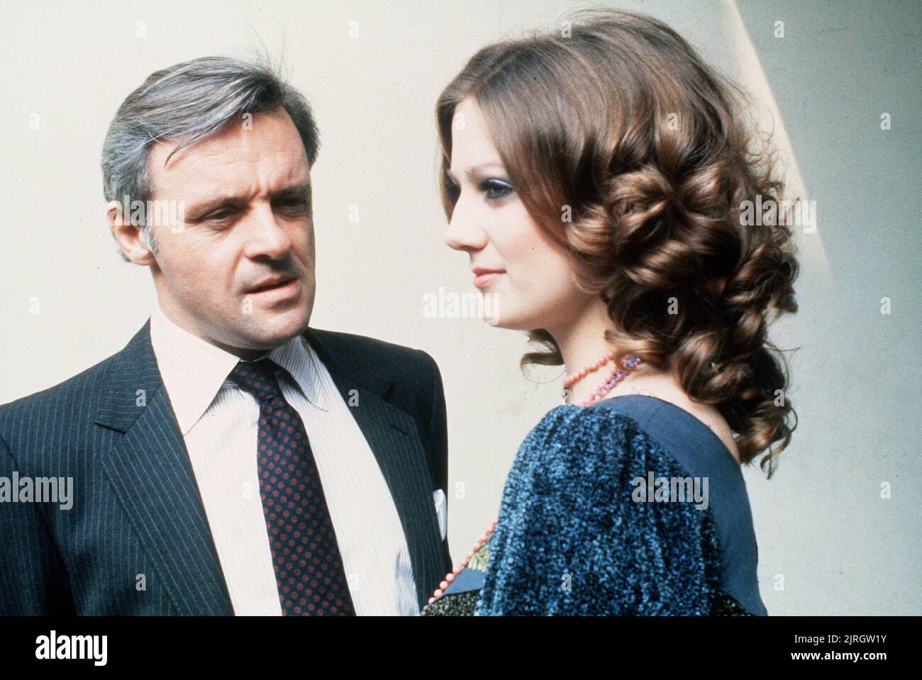 ANTHONY HOPKINS, TRACEY CHILDS, A MARRIED MAN, 1983 Stock Photo - Alamy