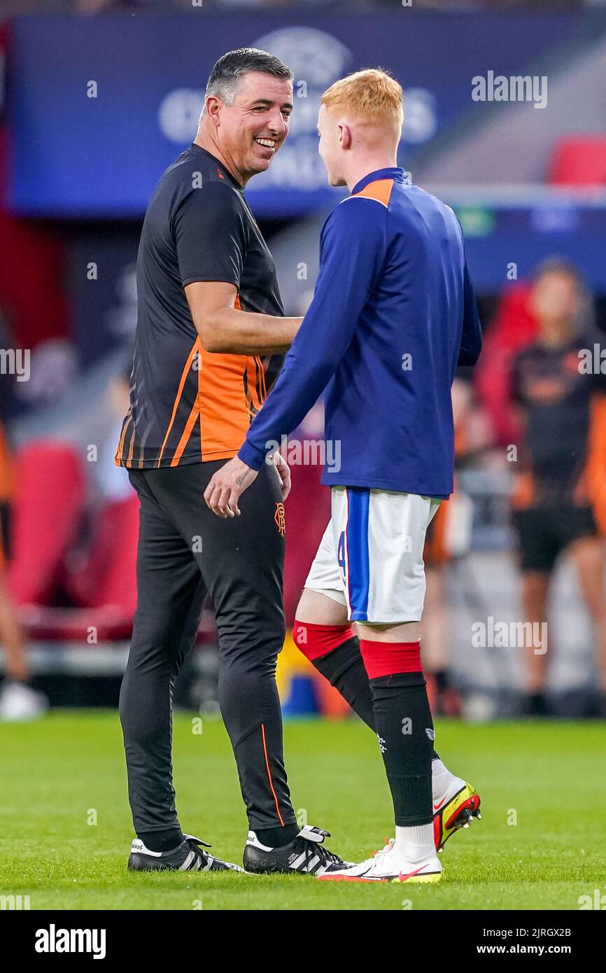 Adam devine 2022 hi-res stock photography and images - Alamy