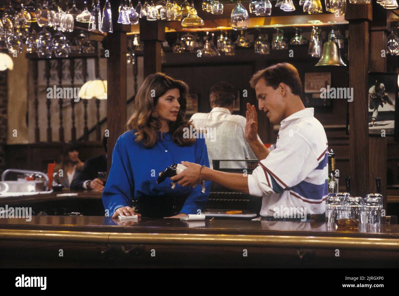 KIRSTIE ALLEY, WOODY HARRELSON, CHEERS, 1982 Stock Photo - Alamy