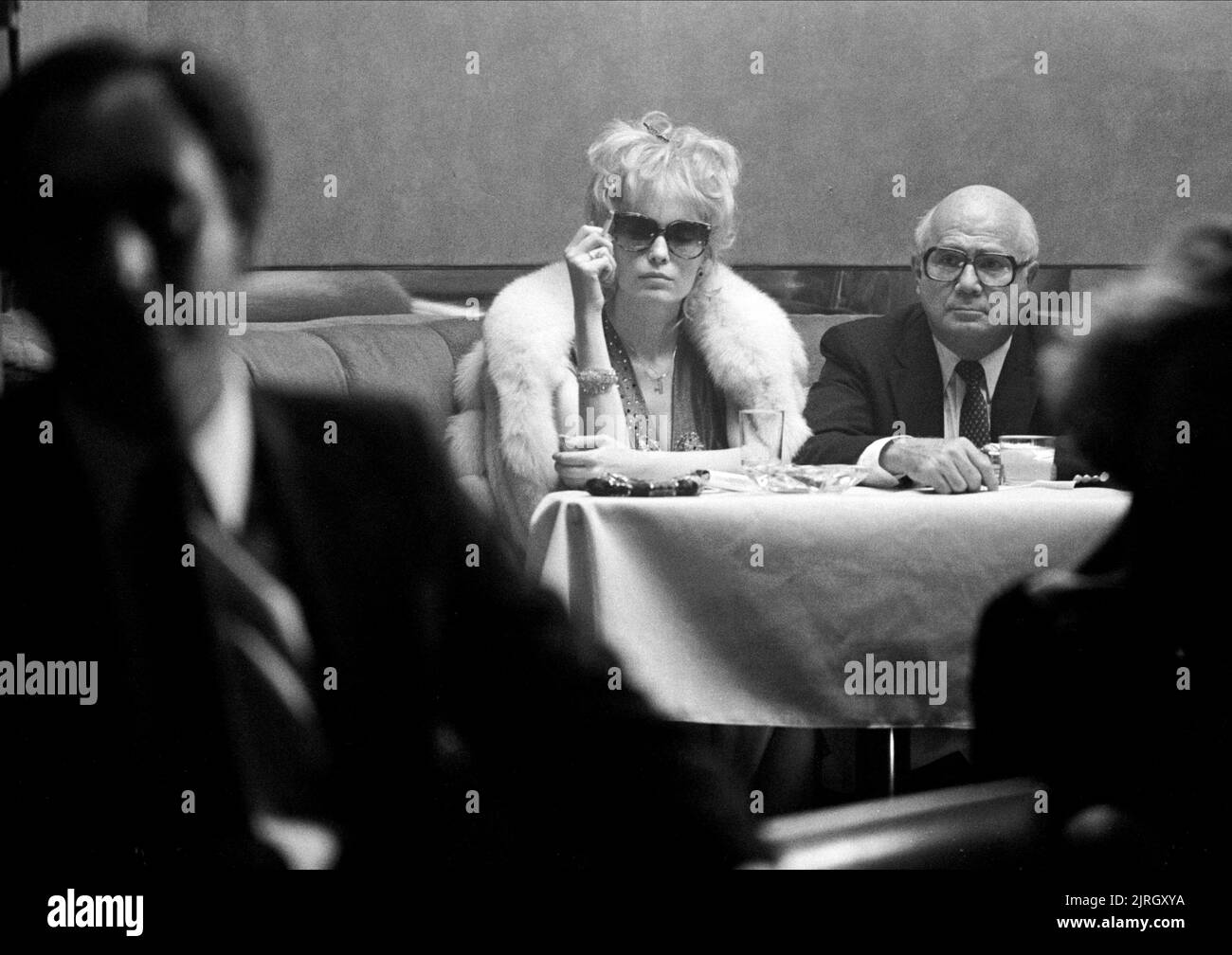 MIA FARROW, BROADWAY DANNY ROSE, 1984 Stock Photo - Alamy