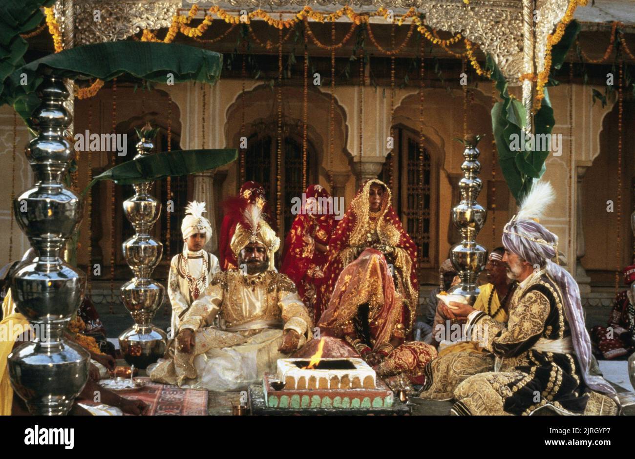 OMAR SHARIF, CHRISTOPHER LEE, THE FAR PAVILLIONS, 1984 Stock Photo - Alamy