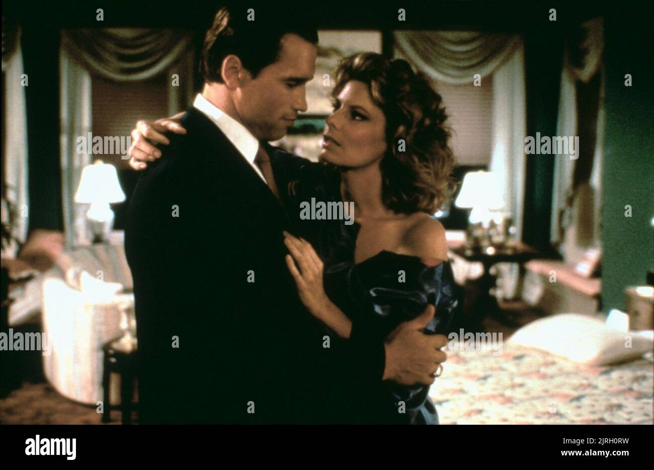 ARNOLD SCHWARZENEGGER, KATHRYN HARROLD, RAW DEAL, 1986 Stock Photo - Alamy