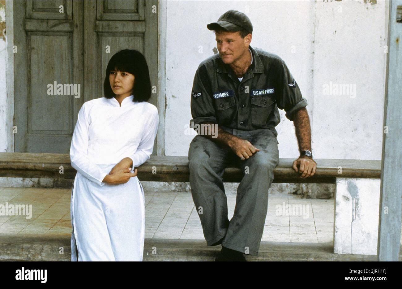 CHINTARA SUKAPATANA, ROBIN WILLIAMS, GOOD MORNING VIETNAM, 1987 Stock ...