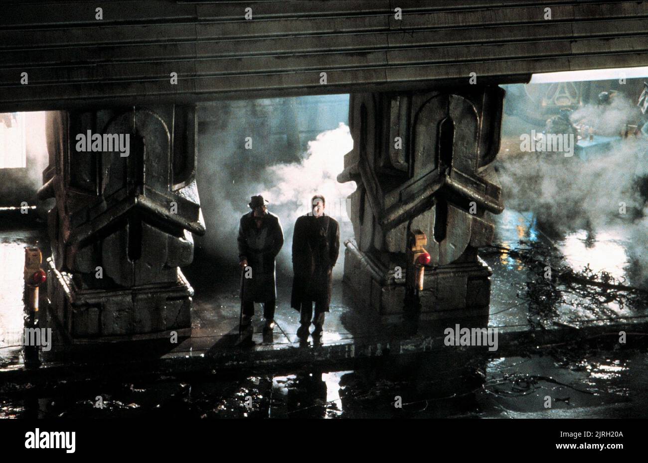 EDWARD JAMES OLMOS, HARRISON FORD, BLADE RUNNER, 1982 Stock Photo - Alamy