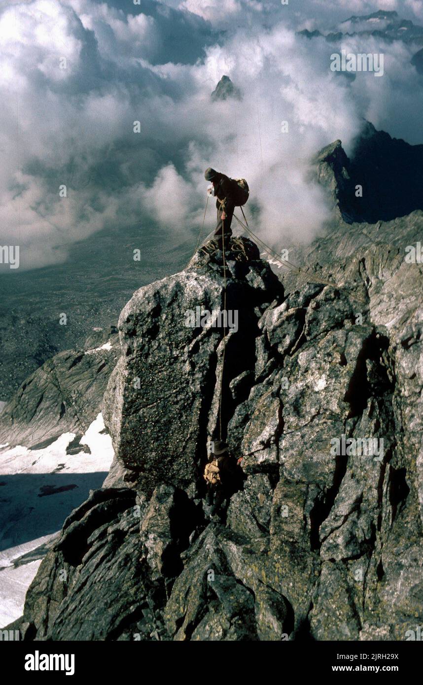 MOUNTAIN CLIMBING SCENE, FIVE DAYS ONE SUMMER, 1982 Stock Photo - Alamy