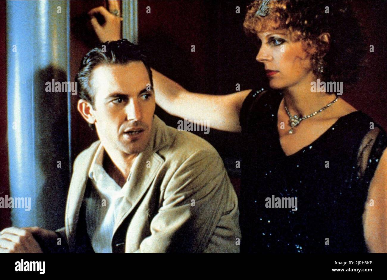 KEVIN COSTNER, SARA BOTHFORD, THE GUNRUNNER, 1989 Stock Photo - Alamy