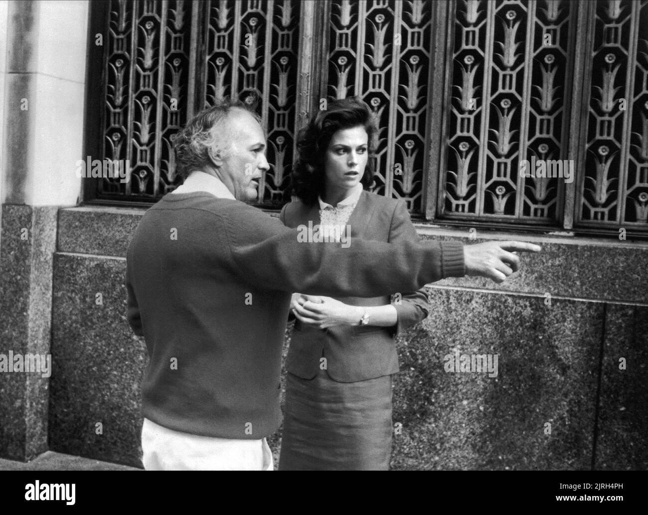 PETER YATES, SIGOURNEY WEAVER, EYEWITNESS, 1981 Stock Photo - Alamy