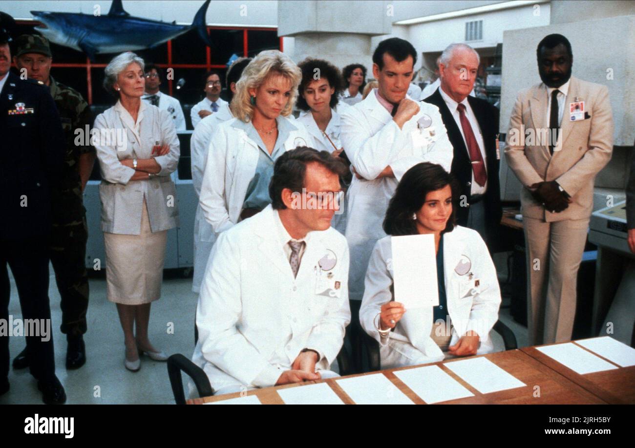 The return scene with courteney cox 1988 hi-res stock photography and ...