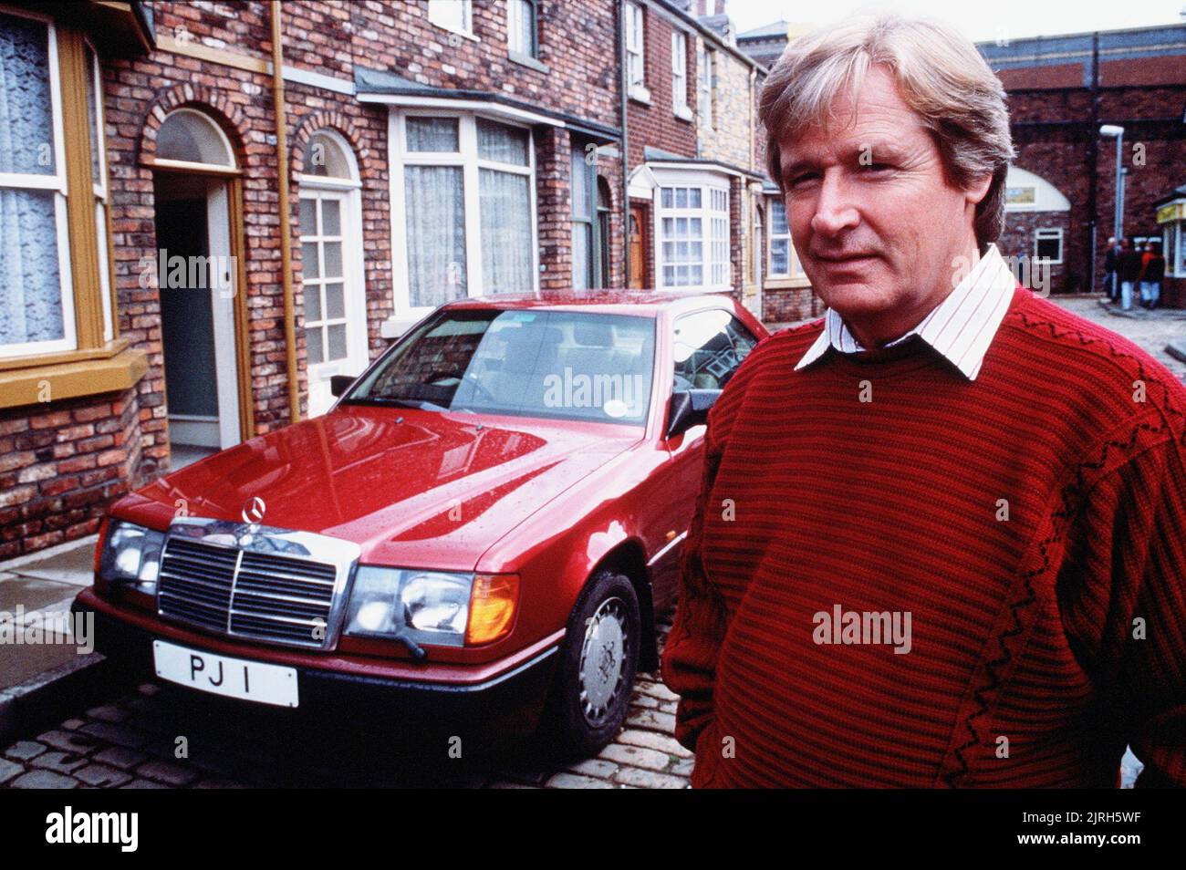 BILL ROACHE, CORONATION STREET, 1988 Stock Photo - Alamy