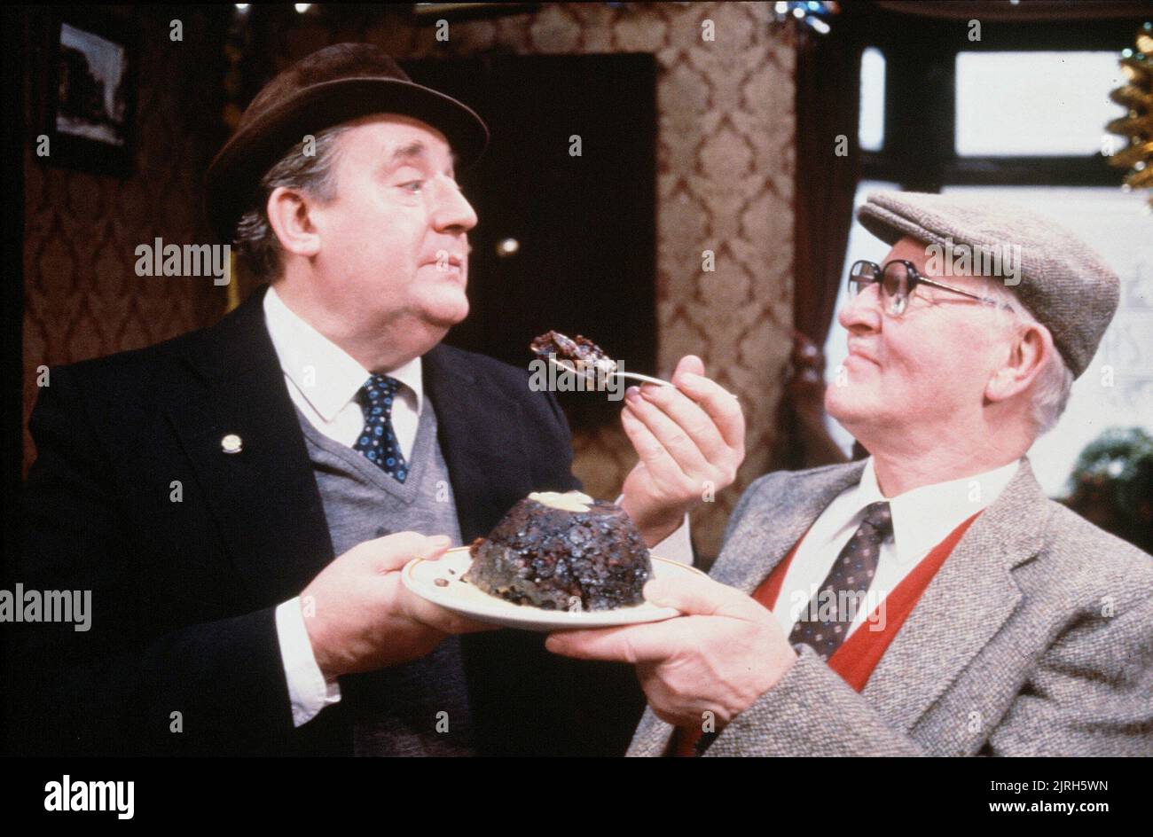 BRYAN MOSLEY, BILL WADDINGTON, CORONATION STREET, 1986 Stock Photo - Alamy