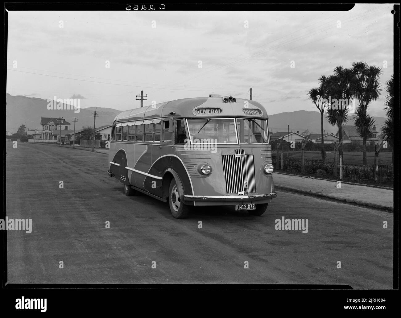 General Motors bus, 1931-1940, Petone, by Ken Niven, Gordon H. Burt Ltd ...