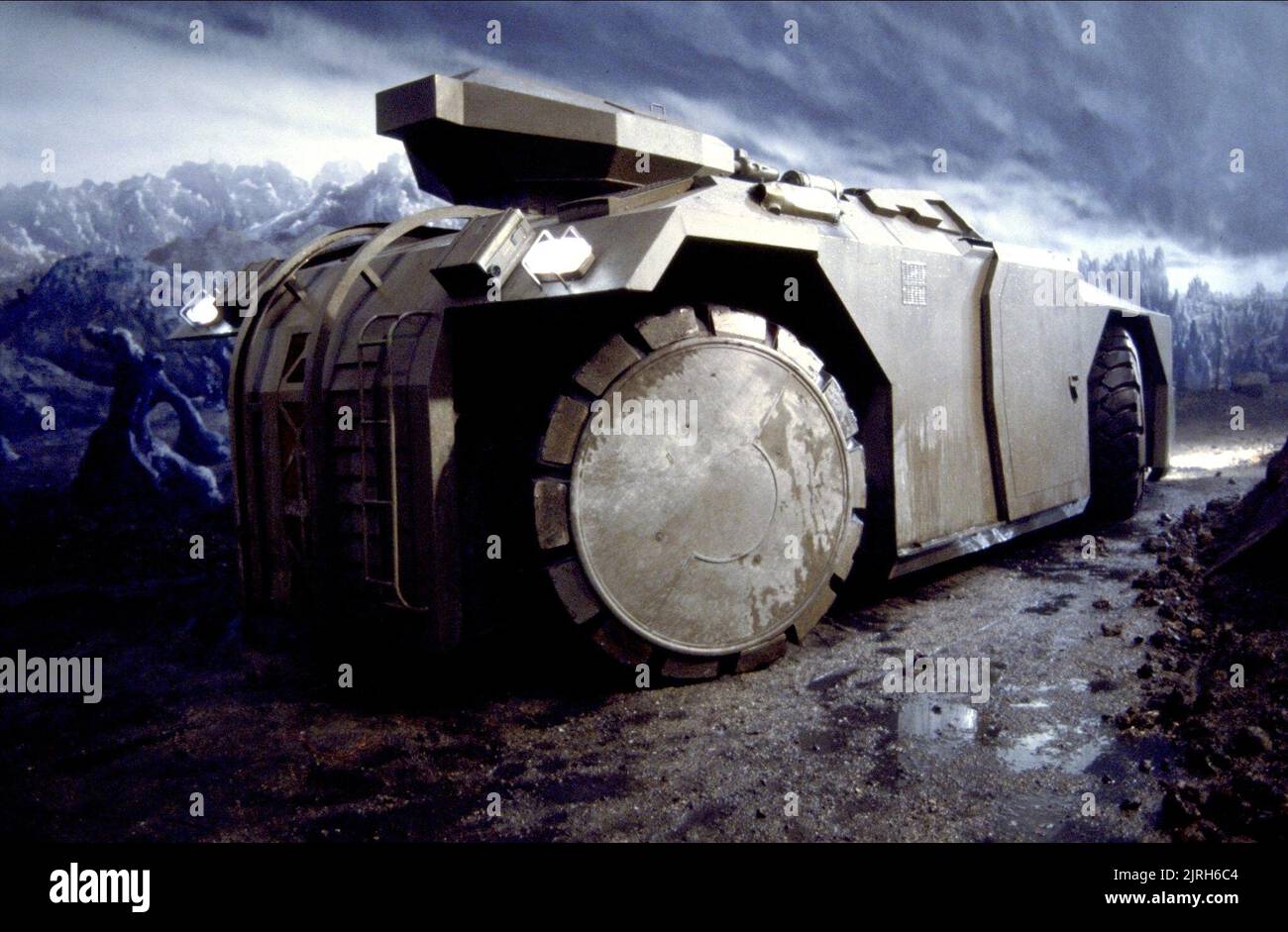 ARMOURED PERSONNEL CARRIER, ALIENS, 1986 Stock Photo - Alamy