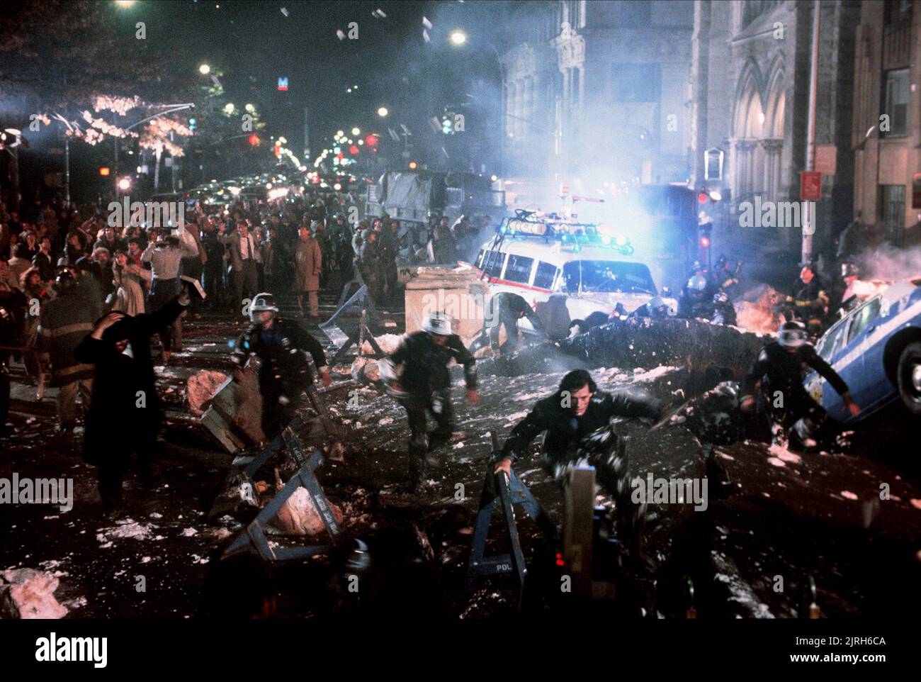 CROWD SCENE, GHOSTBUSTERS, 1984 Stock Photo - Alamy