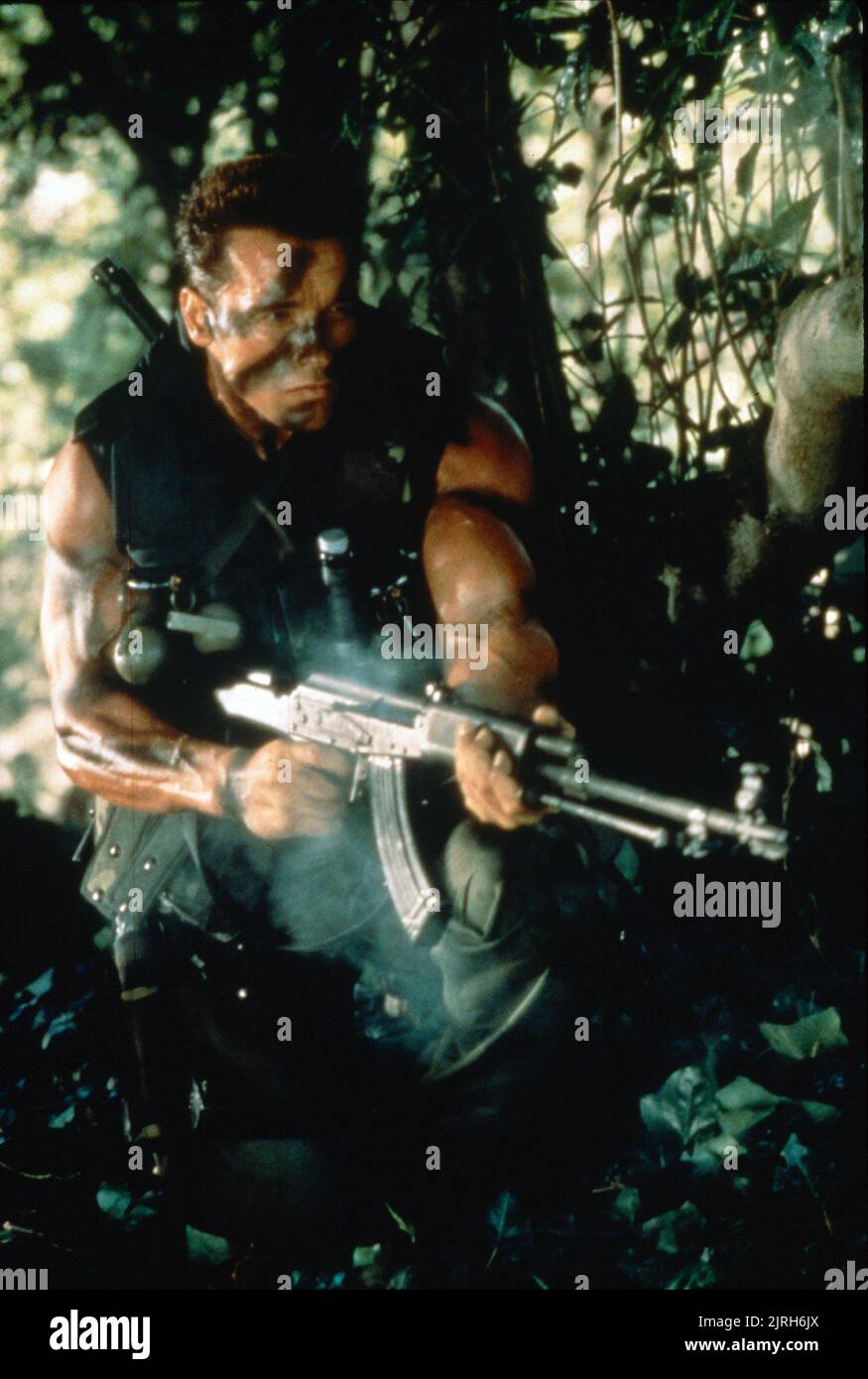 ARNOLD SCHWARZENEGGER, COMMANDO, 1985 Stock Photo - Alamy