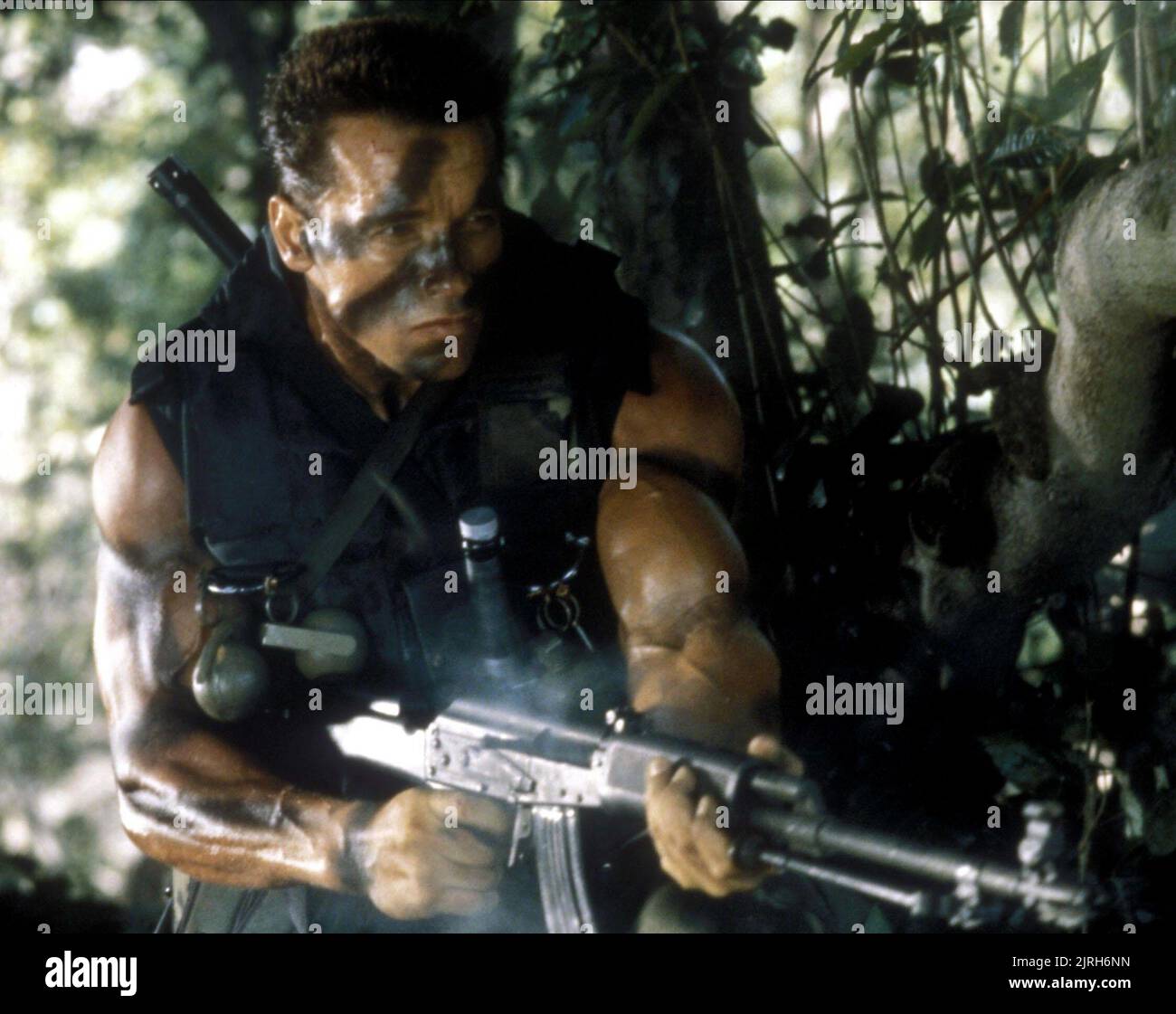ARNOLD SCHWARZENEGGER, COMMANDO, 1985 Stock Photo - Alamy