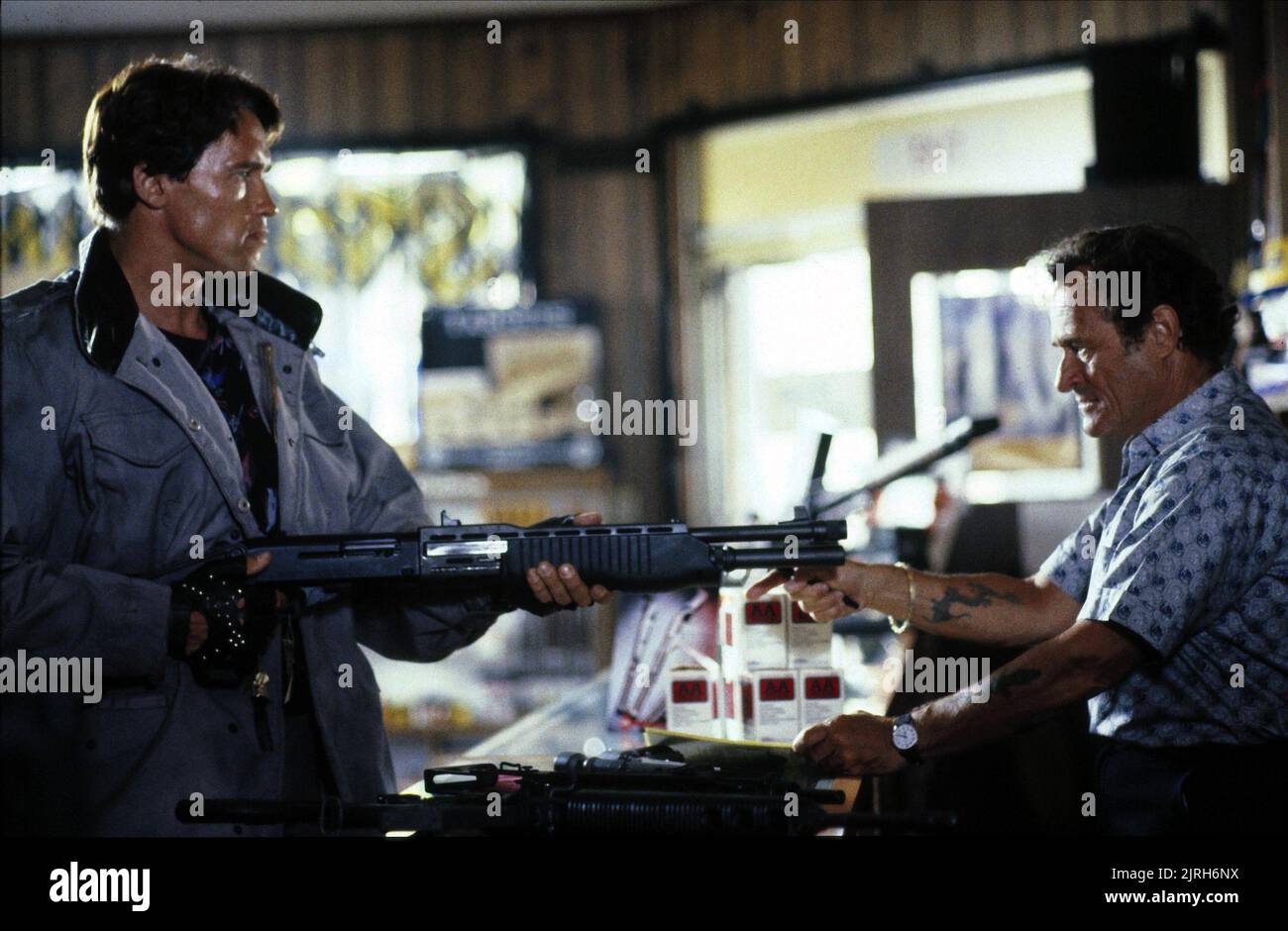 ARNOLD SCHWARZENEGGER, DICK MILLER, THE TERMINATOR, 1984 Stock Photo ...