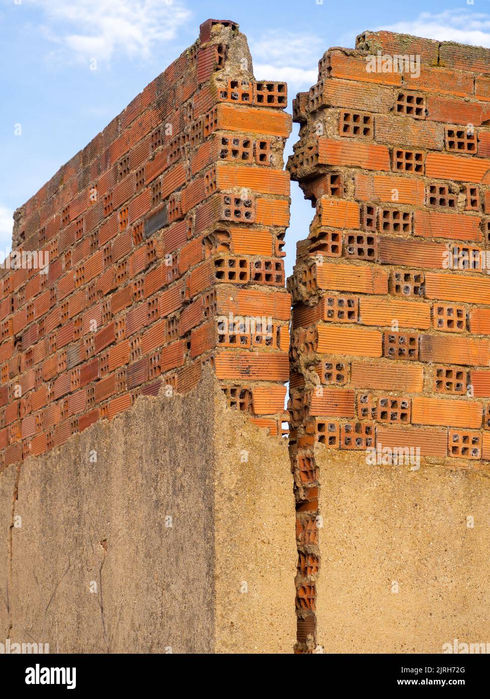 vertical Brick Wall With Crack. Engineering concept and disaster Stock ...