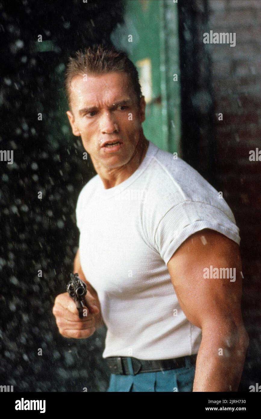 ARNOLD SCHWARZENEGGER, RED HEAT, 1988 Stock Photo - Alamy