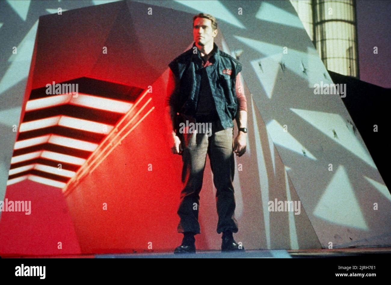 ARNOLD SCHWARZENEGGER, THE RUNNING MAN, 1987 Stock Photo - Alamy