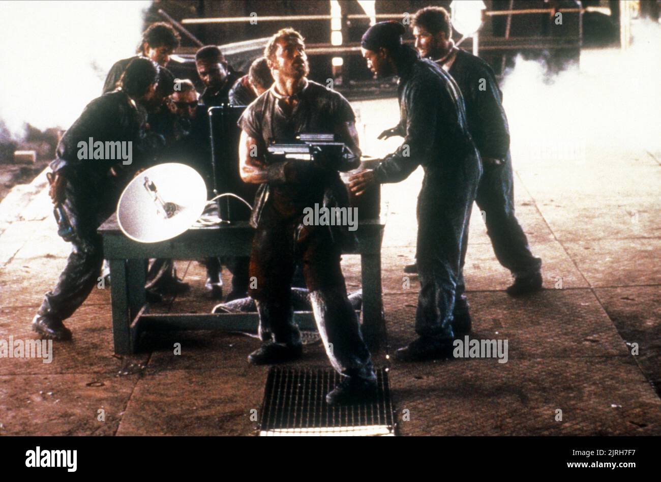 ARNOLD SCHWARZENEGGER, THE RUNNING MAN, 1987 Stock Photo - Alamy