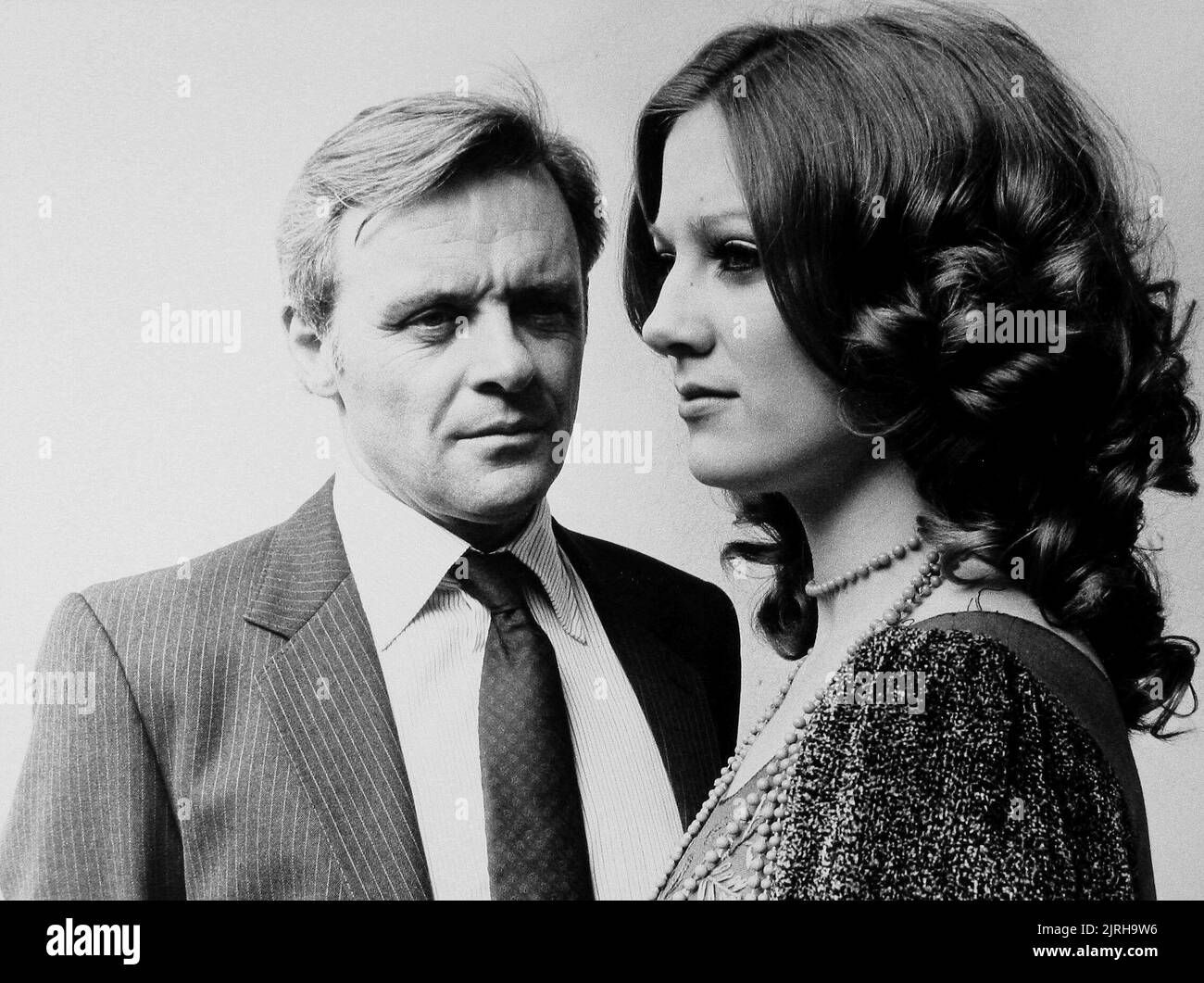 ANTHONY HOPKINS, TRACEY CHILDS, A MARRIED MAN, 1983 Stock Photo - Alamy