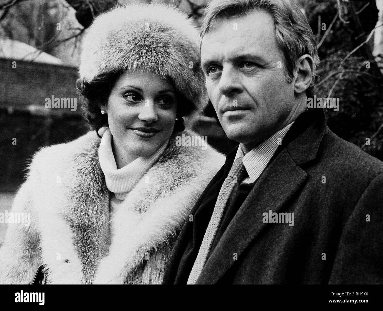 LISE HILBOLDT, ANTHONY HOPKINS, A MARRIED MAN, 1983 Stock Photo - Alamy