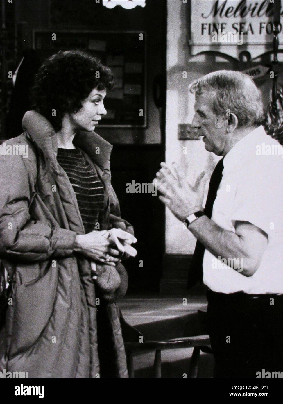 MURPHY CROSS, NICHOLAS COLASANTO, CHEERS, 1982 Stock Photo - Alamy