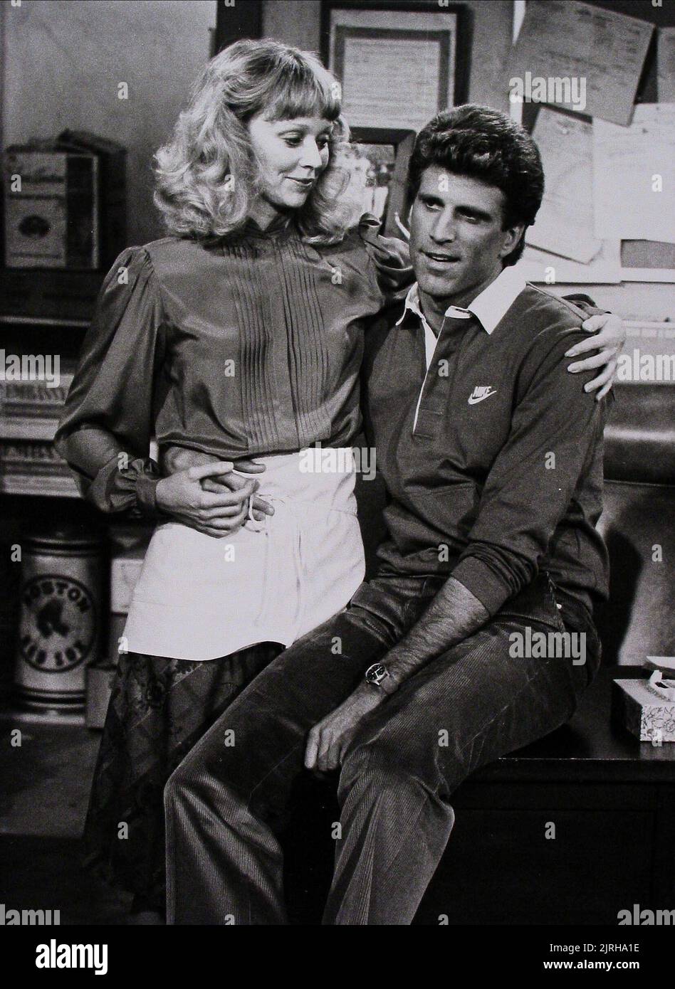 SHELLEY LONG, TED DANSON, CHEERS, 1983 Stock Photo - Alamy
