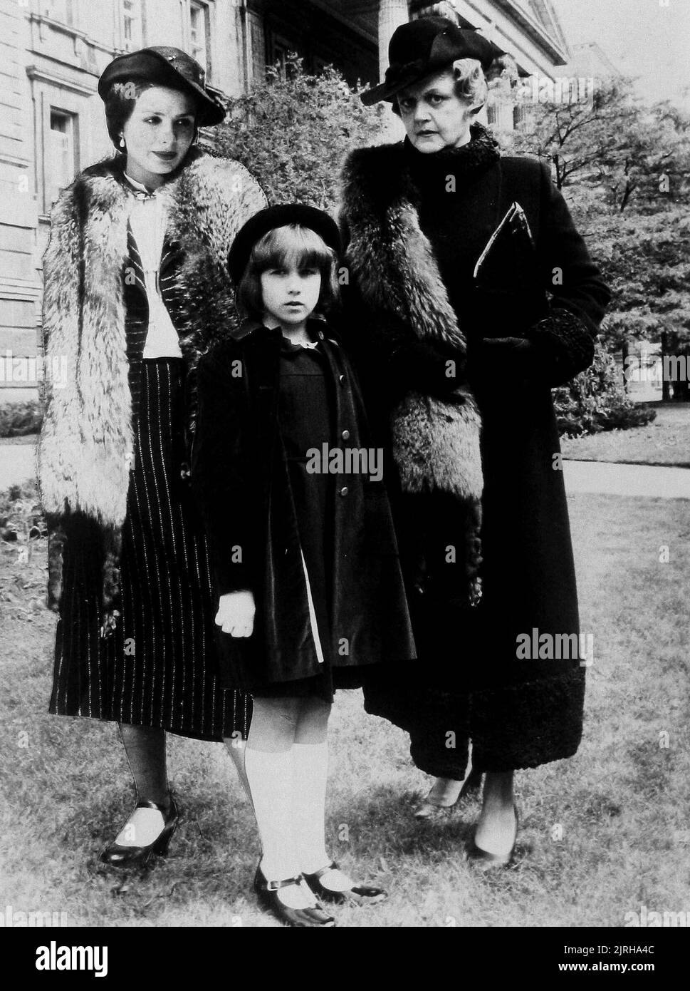 GLYNIS JOHNS, ANGELA LANSBURY, JENNIFER DUNDAS, LITTLE GLORIA... HAPPY ...
