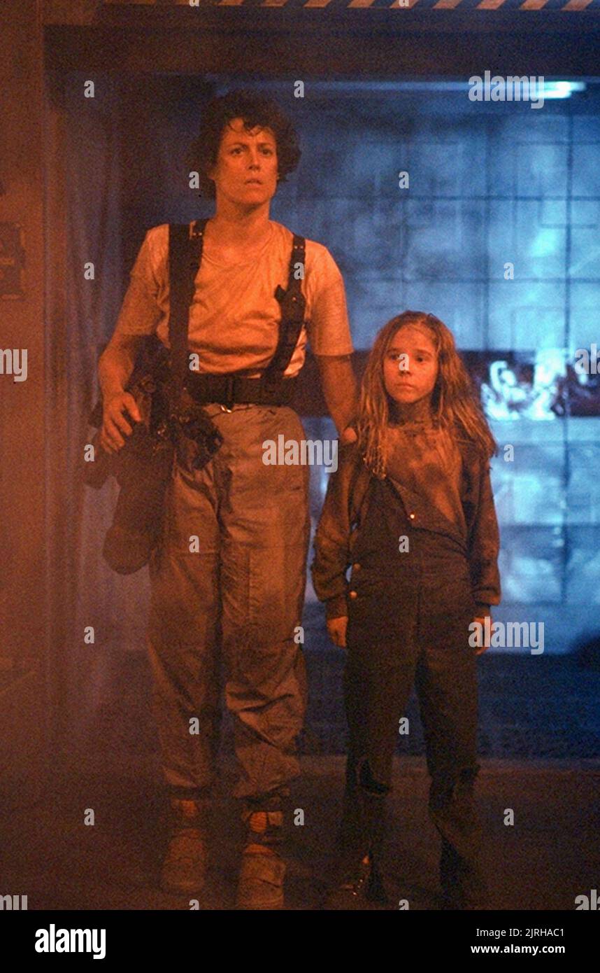SIGOURNEY WEAVER, CARRIE HENN, ALIENS, 1986 Stock Photo - Alamy