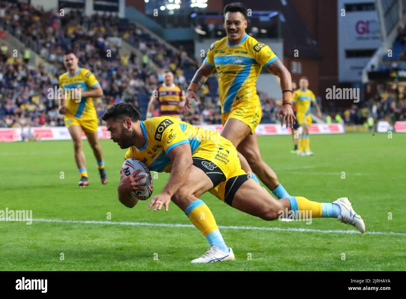 Rhyse Martin #12 of Leeds Rhinos goes over for a try Stock Photo - Alamy
