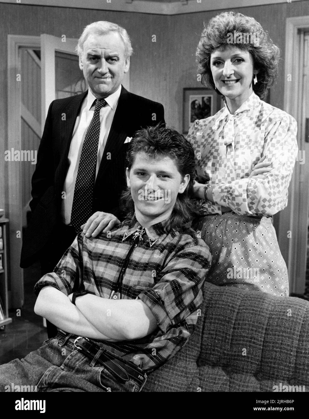 JOHN THAW, REECE DINSDALE, ELIZABETH BENNETT, HOME TO ROOST, 1986 Stock ...