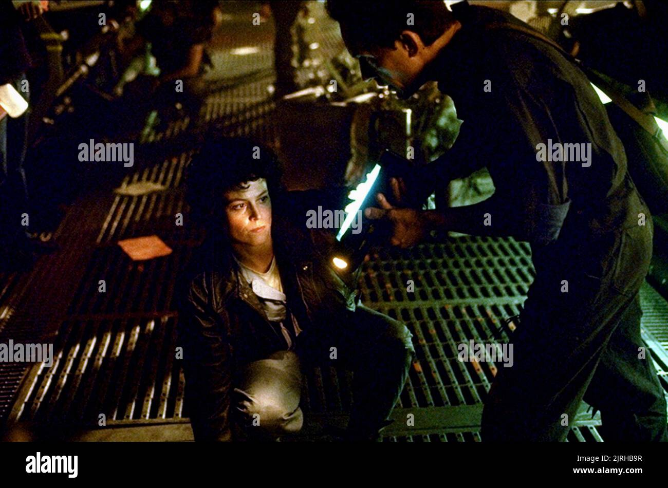 SIGOURNEY WEAVER, PAUL REISER, ALIENS, 1986 Stock Photo - Alamy
