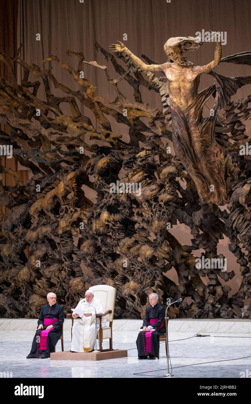 Pope Francis delivers his speech during the traditional Wednesday ...