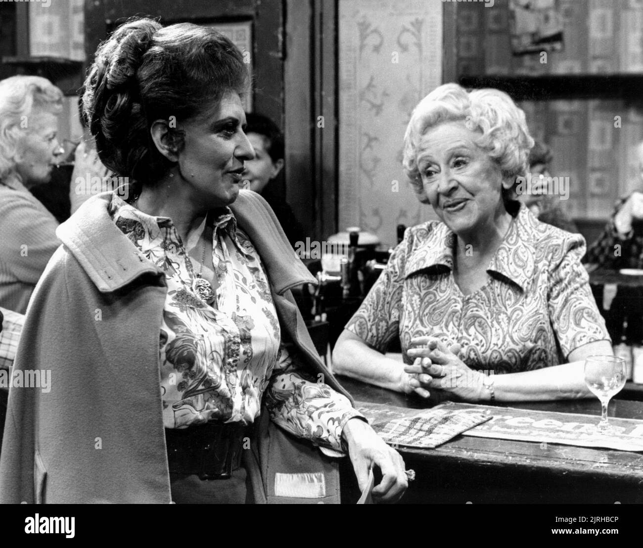 PATRICIA PHOENIX, DORIS SPEED, CORONATION STREET, 1980 Stock Photo - Alamy