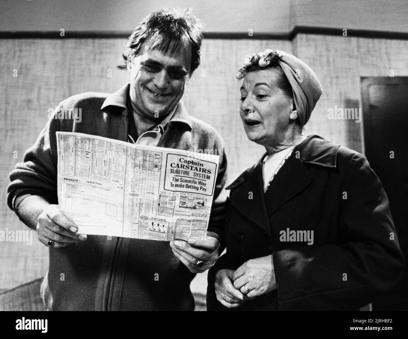 BILL TARMEY, JEAN ALEXANDER, CORONATION STREET, 1985 Stock Photo - Alamy