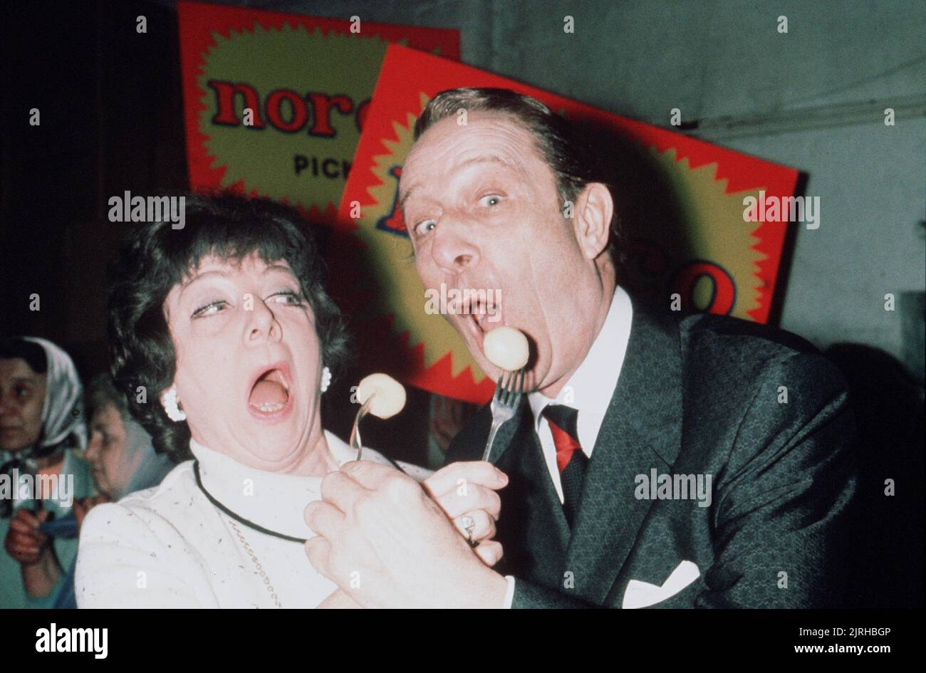 HILDA BAKER, JIMMY JEWEL, NEAREST AND DEAREST, 1980 Stock Photo - Alamy