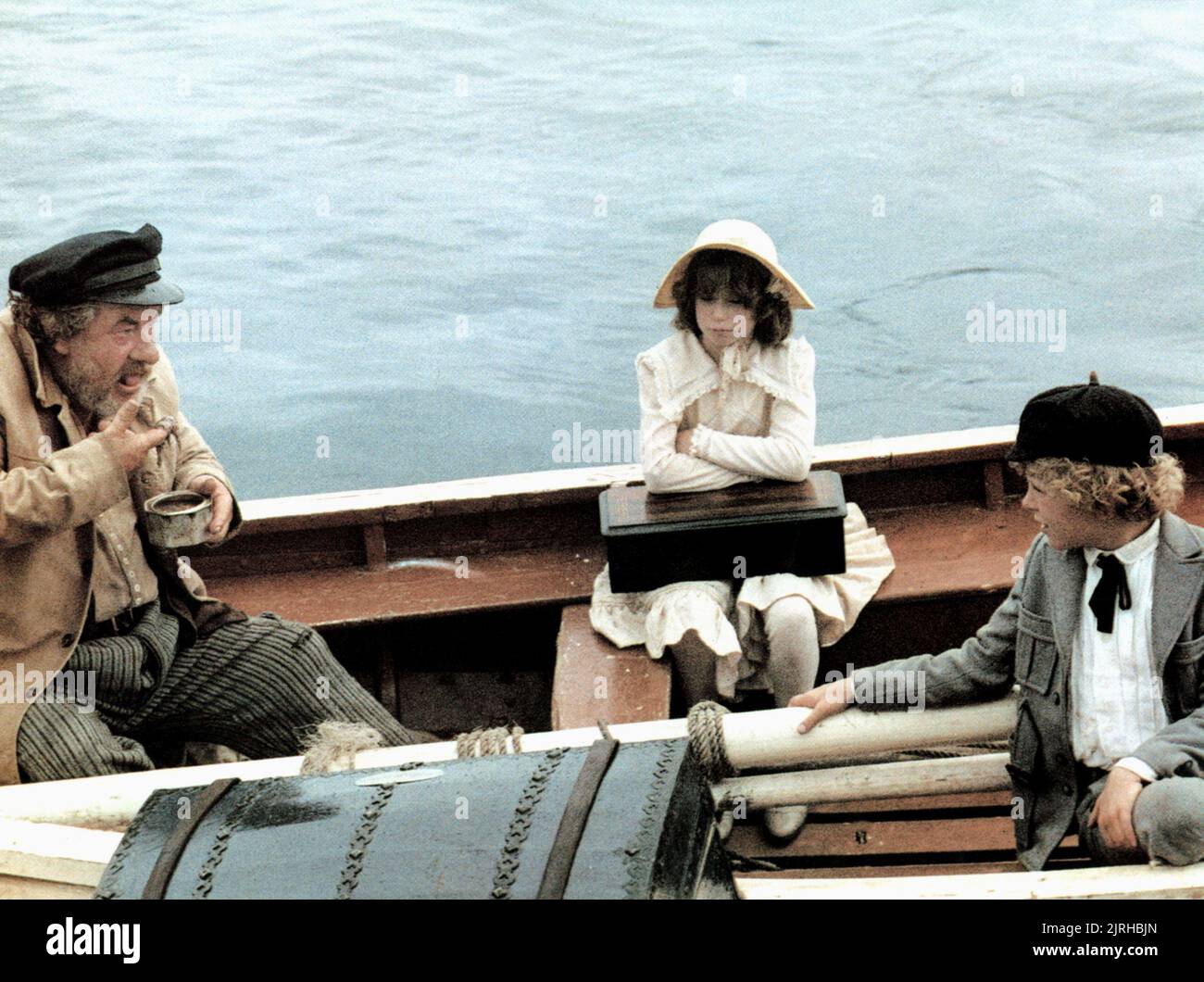 LEO MCKERN, ELVA JOSEPHSON, GLENN KOHAN, THE BLUE LAGOON, 1980 Stock ...