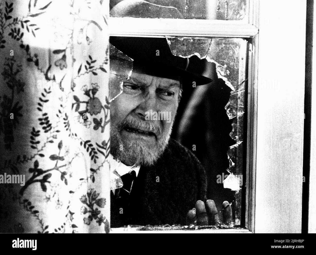 LAURENCE OLIVIER, THE JIGSAW MAN, 1984 Stock Photo - Alamy