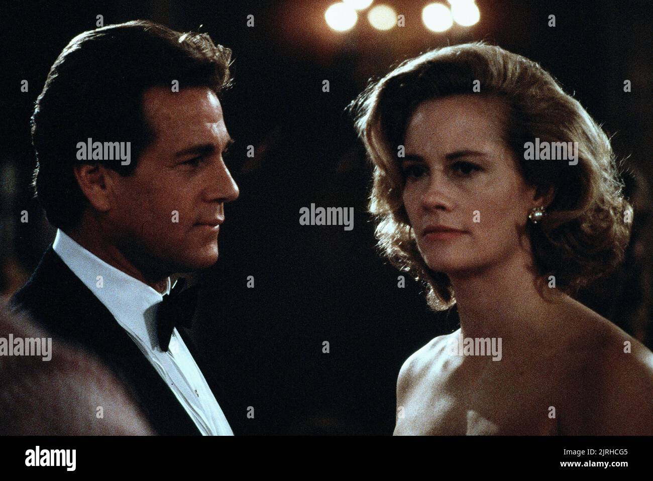 Cybill shepherd 80s hi-res stock photography and images - Alamy