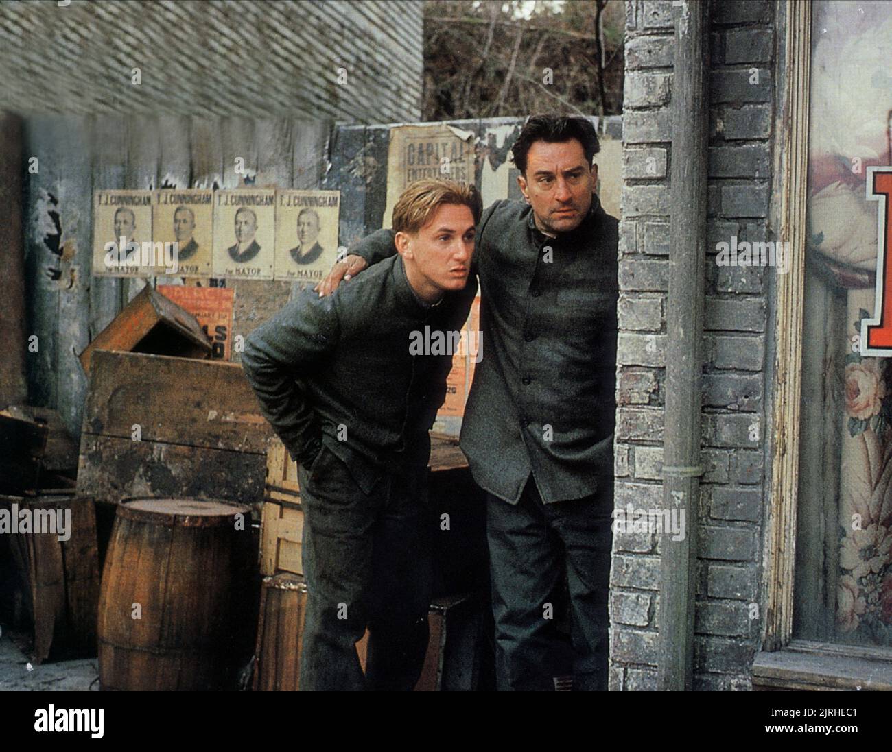 SEAN PENN, ROBERT DE NIRO, WE'RE NO ANGELS, 1989 Stock Photo - Alamy